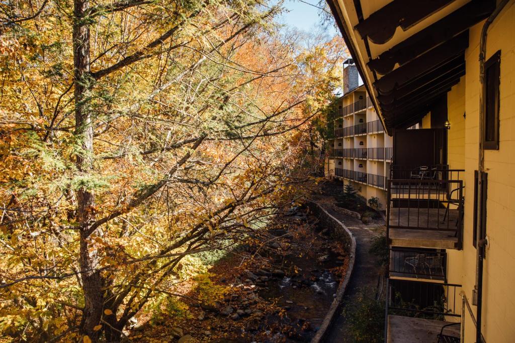 Brookside Lodge - Gatlinburg - On the River, Gatlinburg (updated prices ...