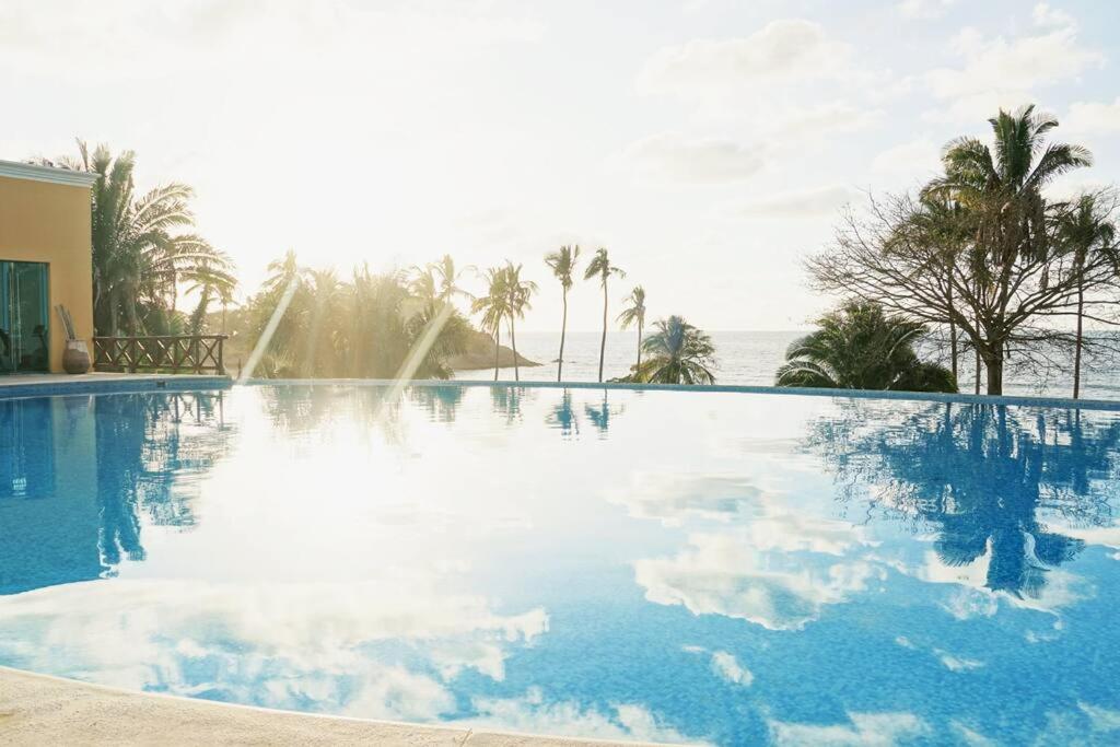 Lovely 3 Bedroom with Infinity Pool/Private Beach, San Francisco ...