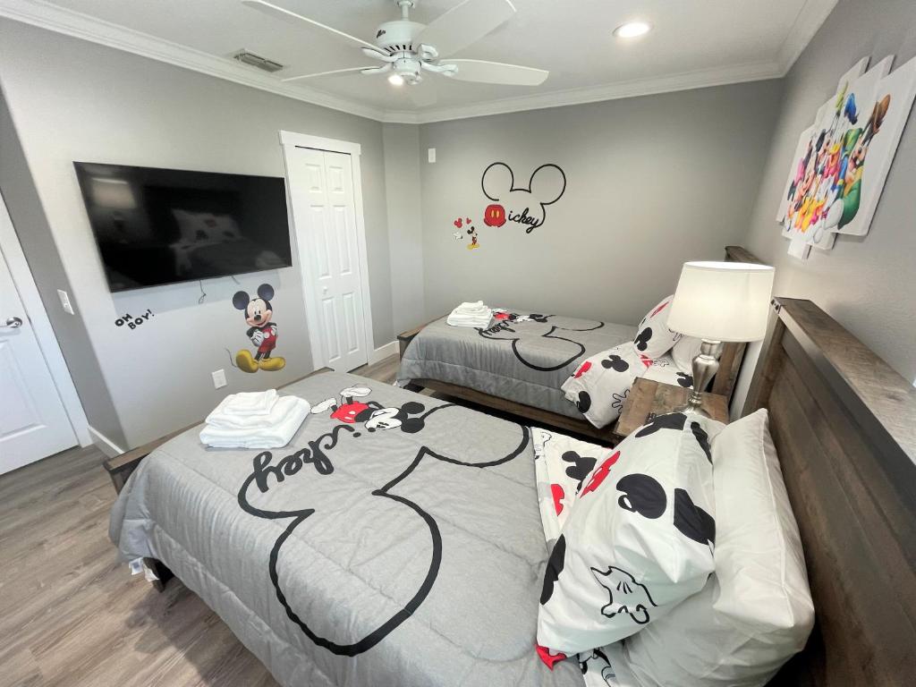 Mickey And Minnie Mouse Ceiling Fan | Shelly Lighting