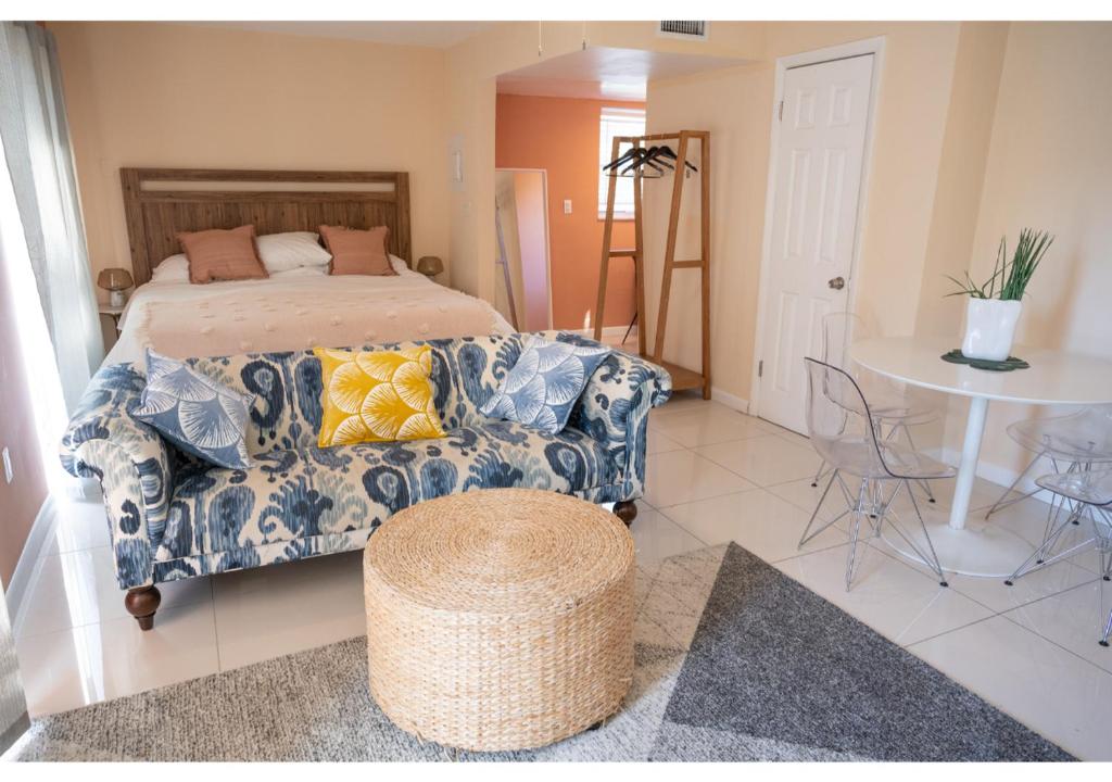 Miami River Inn by Renzzi, Miami (updated prices 2025)