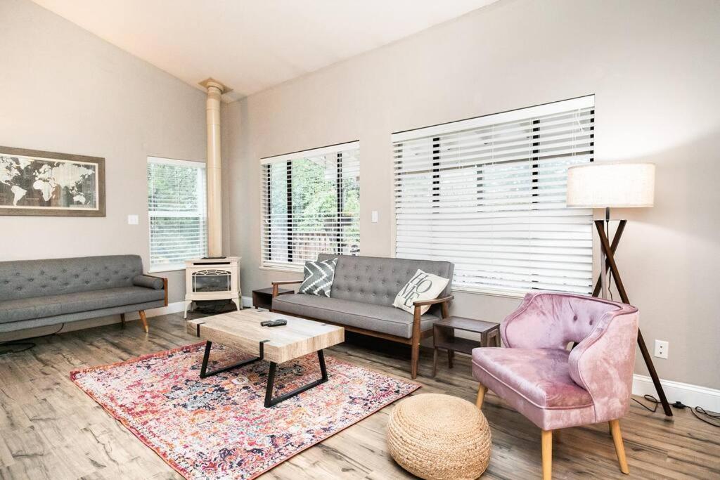 Cozy home for families with game room & playground, Ridgefield (updated ...