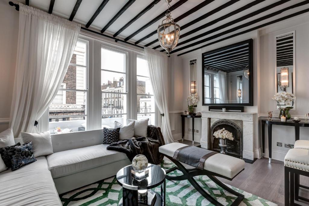 Deluxe Victoria House with Views over the historic Pimlico Conservation ...