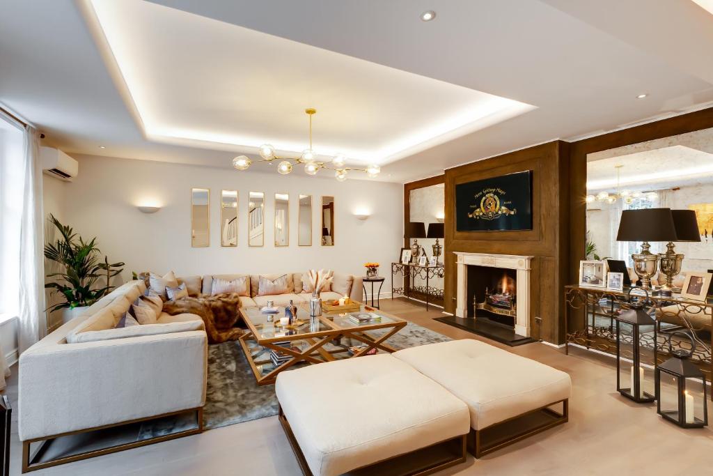 Flawless Eight-bedroom Cheyne Family home in the heart of Chelsea ...