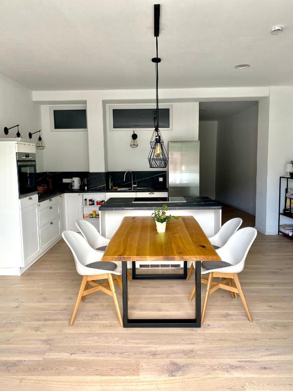 Exklusive 82 qm Loftwohnung mit Tiefgarage und Süd-Balkon zentral ...