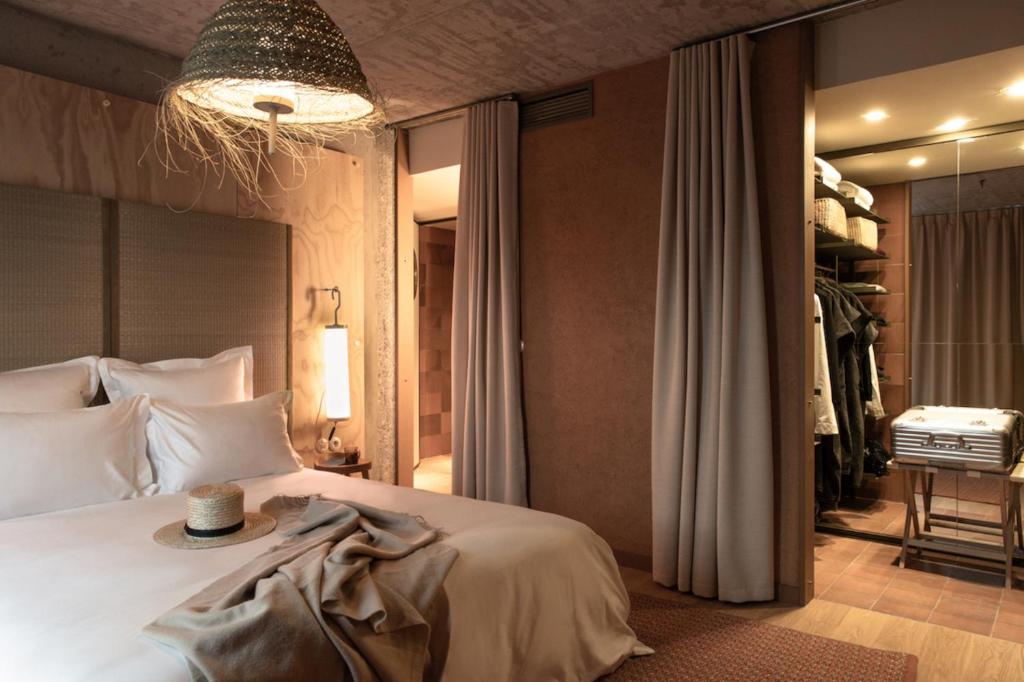 MOB House, Saint-Ouen (updated prices 2025)