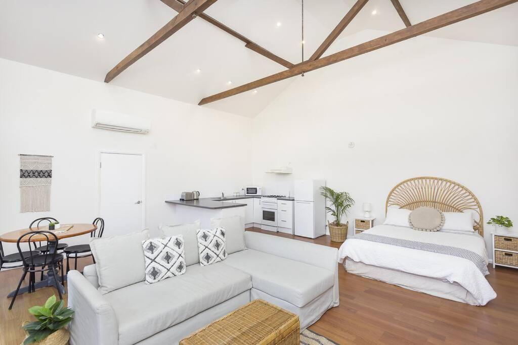 Freshwater Village Beach Cottage - Manly
