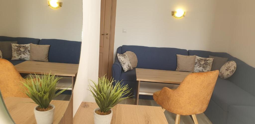 Priyateli - Friends, Veliko Tŭrnovo (updated prices 2025)