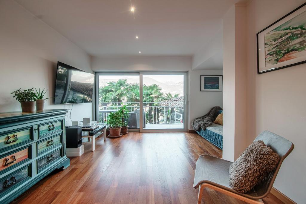 Molo 46 - elegant flat with lake view, Montagnola (updated prices 2025)