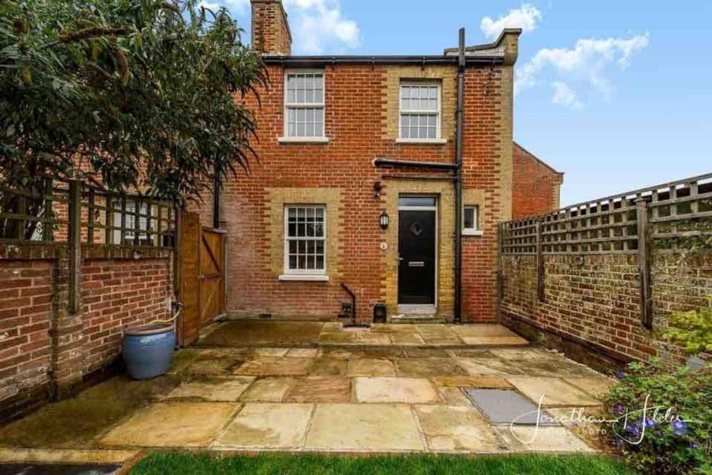 Stay in our beautiful 1850’s Coastguards Cottage., Felpham (updated ...