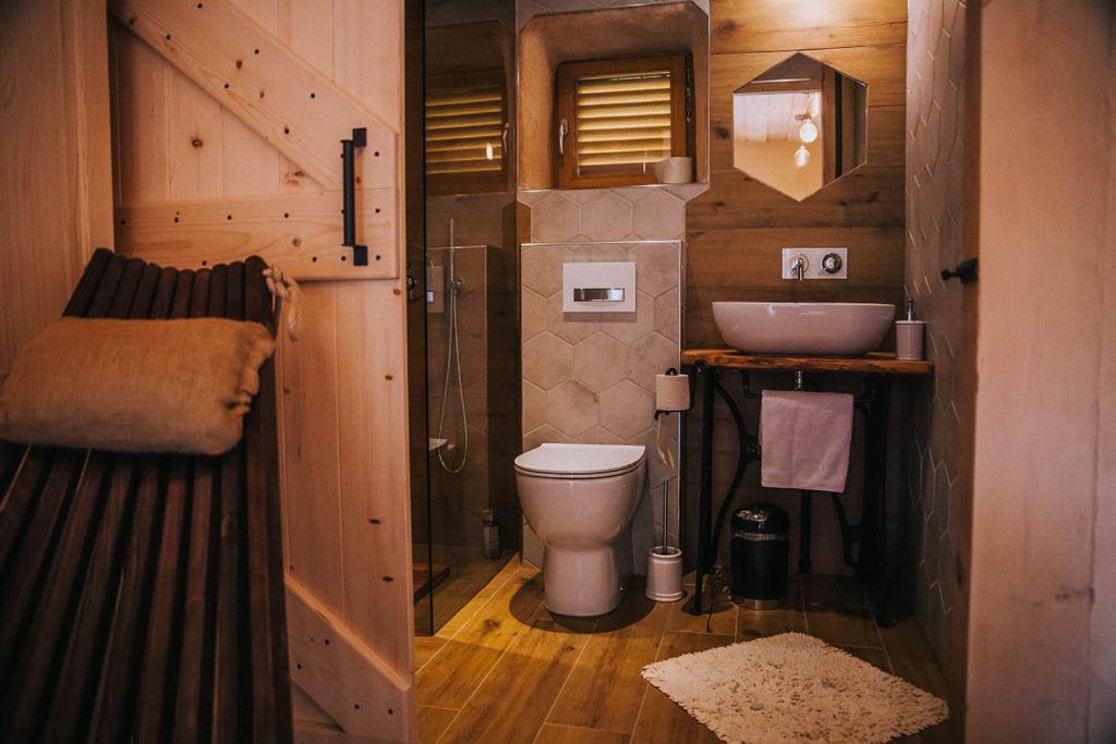 Sleeping with bees - Tourist farm Muha, Grosuplje (updated prices 2025)