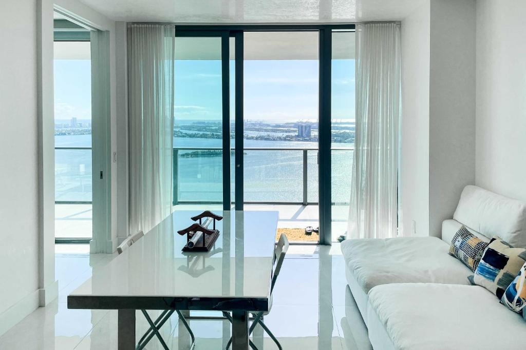 Luxe Miami Condo with Community Pool and Hot Tub!, Miami (updated ...