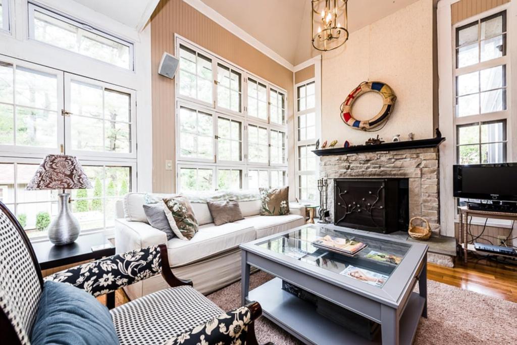 Azure Forest Pool House, Union Pier – Updated 2024 Prices