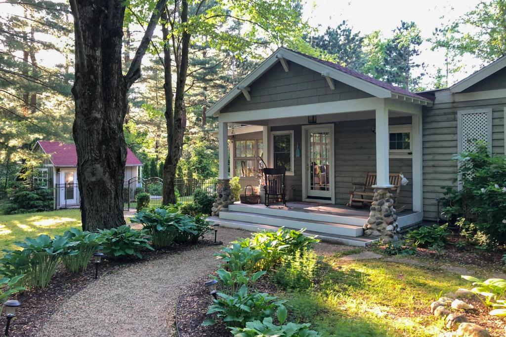 Azure Forest Pool House, Union Pier – Updated 2024 Prices