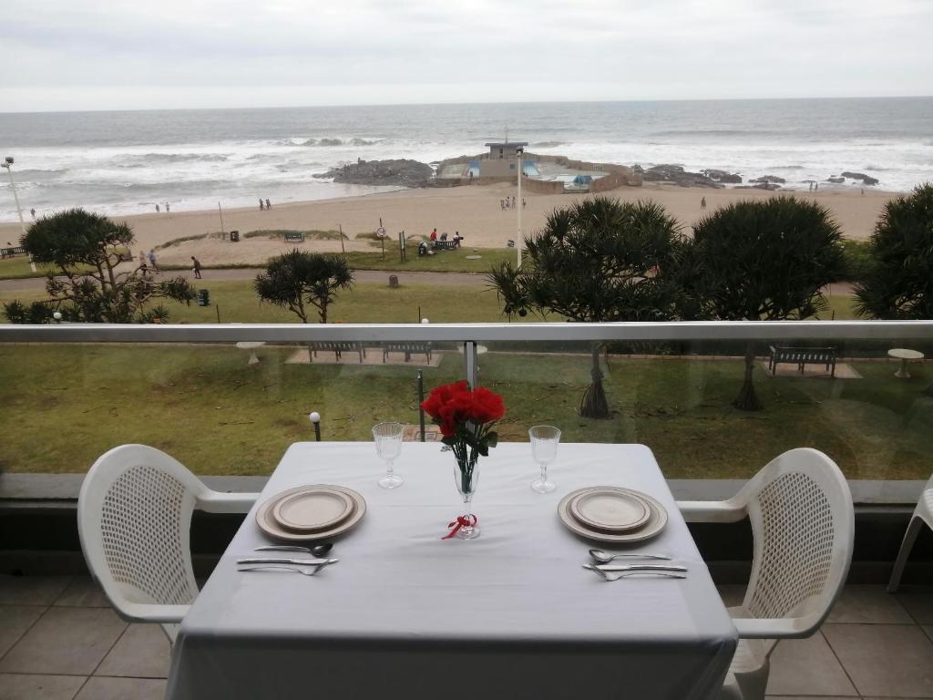 Inyoni Rocks Cabanas No 40, Amanzimtoti (updated prices 2025)