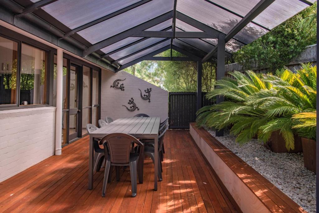 ARCHITECTURAL DESIGNER HOME // KAMBAH, Lyons (updated prices 2025)