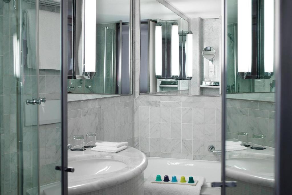 Sheraton Paris Charles de Gaulle Airport Hotel, Roissy-en-France ...
