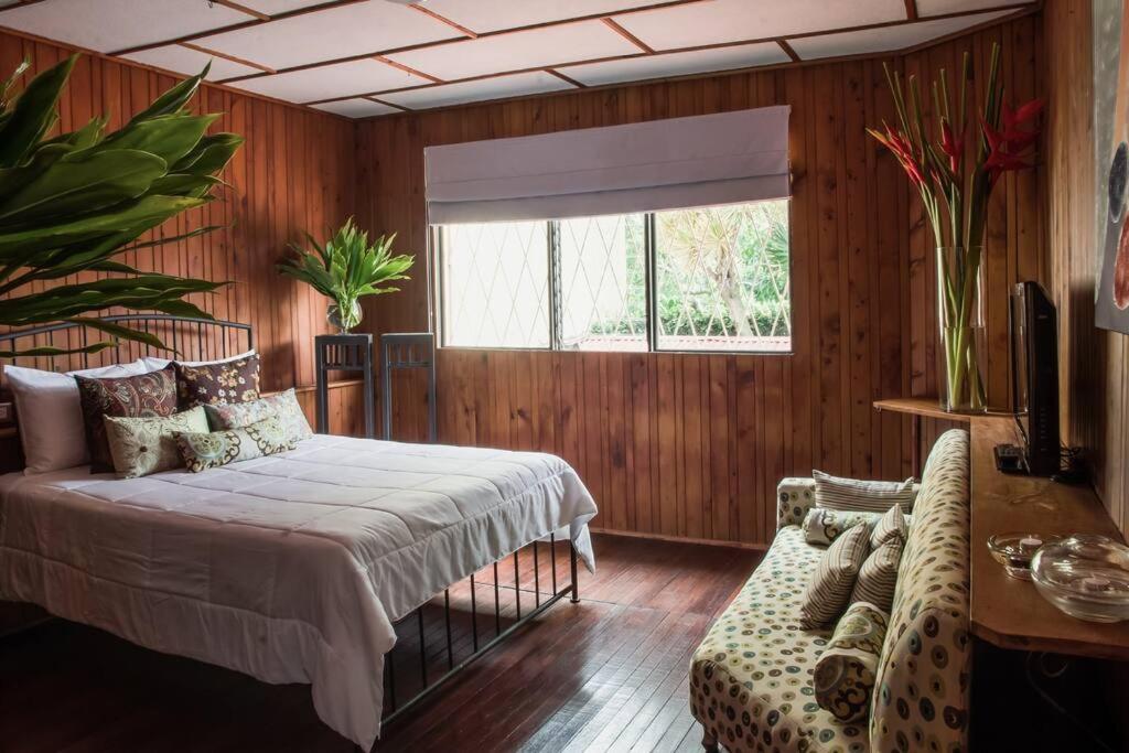 Upstairs Flat At The Heart Of San Pedro - Costa Rica