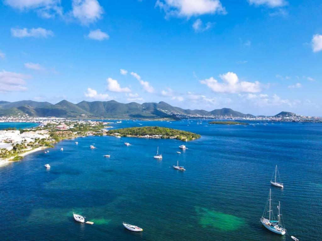 Villa Marie, swimming pool, beach, pontoon and lift, all private, Baie ...