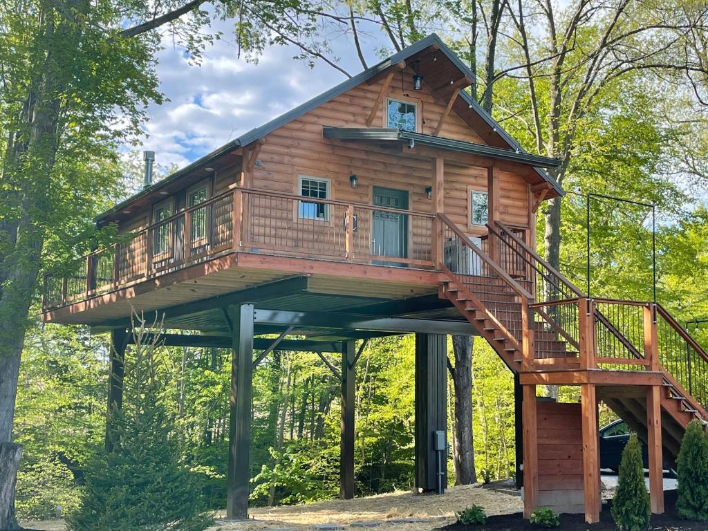 Cricket Hill Treehouse C by Amish Country Lodging, Millersburg ...
