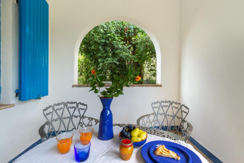 Pula Sardegna villa a soli 300 mt dal mare, Porto Columbu - Perdʼe Sali ...