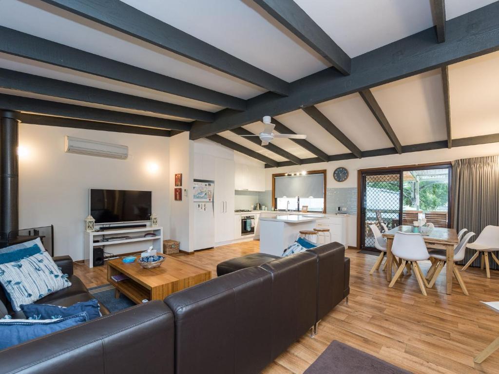 Inlet Dreaming, Inverloch (updated prices 2026)