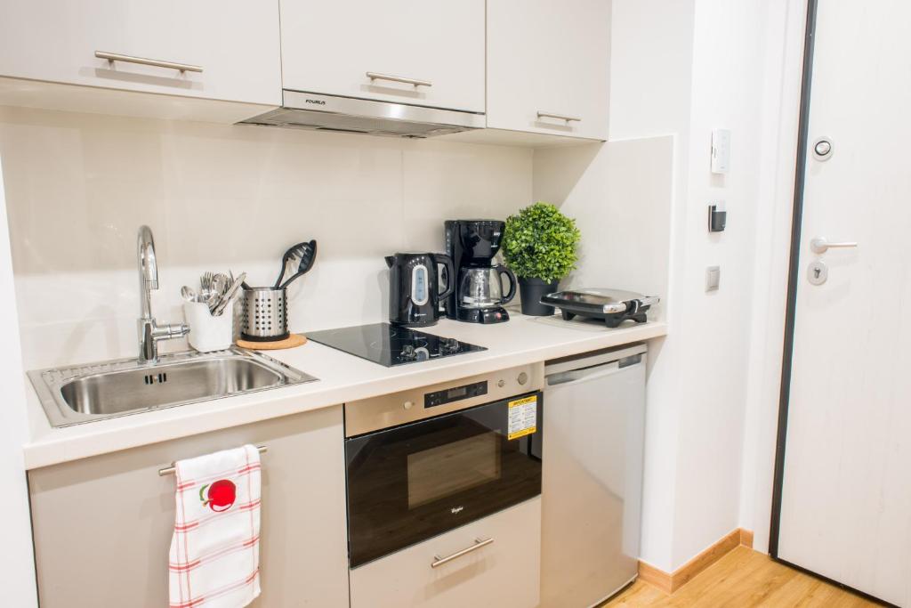 A24 Pristine & sunny suite near Plaka & Parthenon, Athens (updated ...