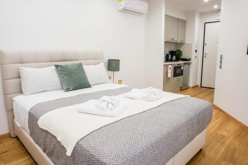 A24 Pristine & sunny suite near Plaka & Parthenon, Athens (updated ...