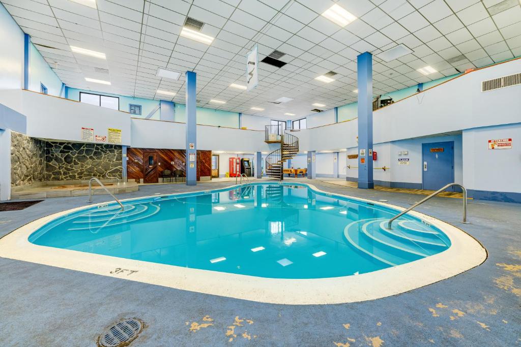 Pinnacle, Beech Mountain (updated prices 2026)