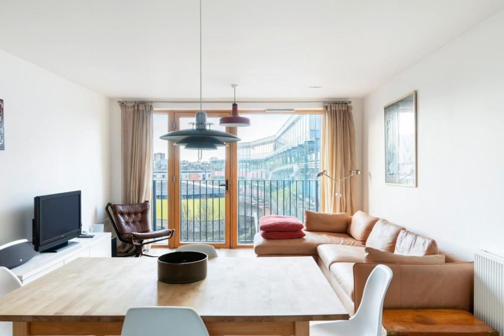 Modern 2 Bedroom Apartment with Balcony in Hackney, London (updated ...