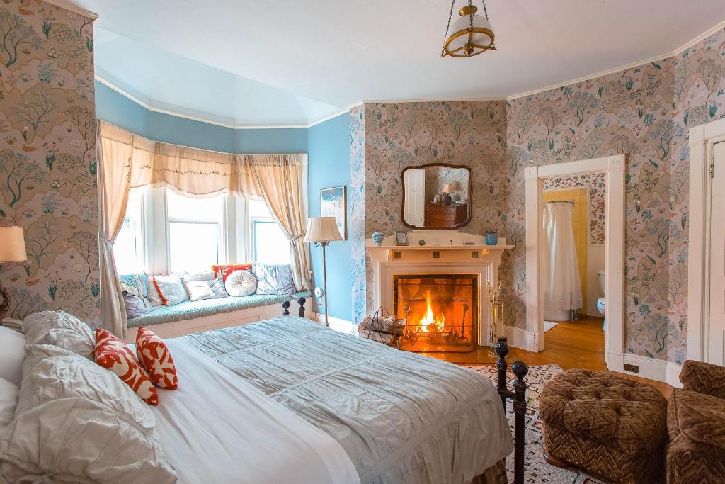 Apple Tree Inn, Lenox – Updated 2023 Prices