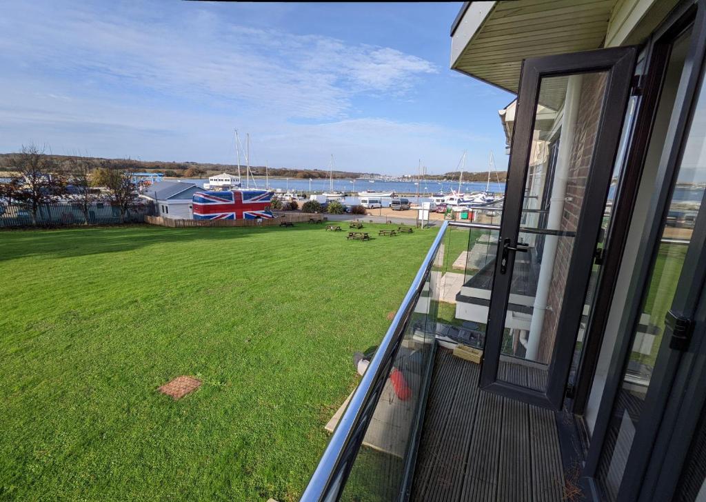 Folly View, Newport (updated prices 2026)