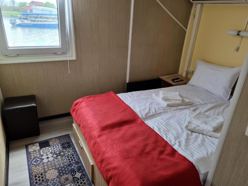 Hotel Plutitor CASA PESCARILOR SULINA in Sulina