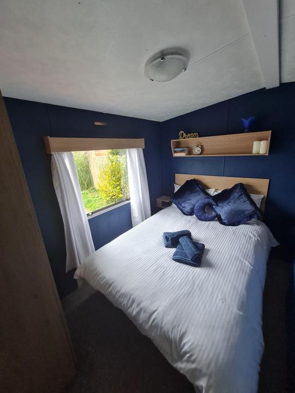 Lovely caravan at Harts Holiday Park Leysdown-on-Sea, Leysdown-on-Sea ...