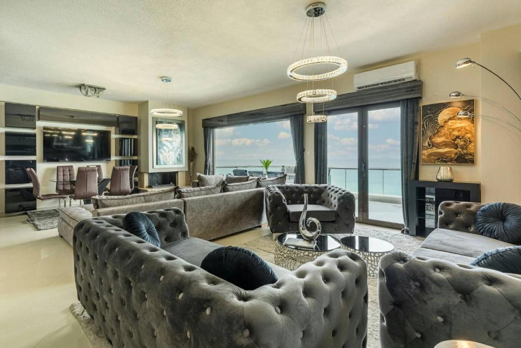 Harmony of the seas, Neoi Epivates (updated prices 2026)