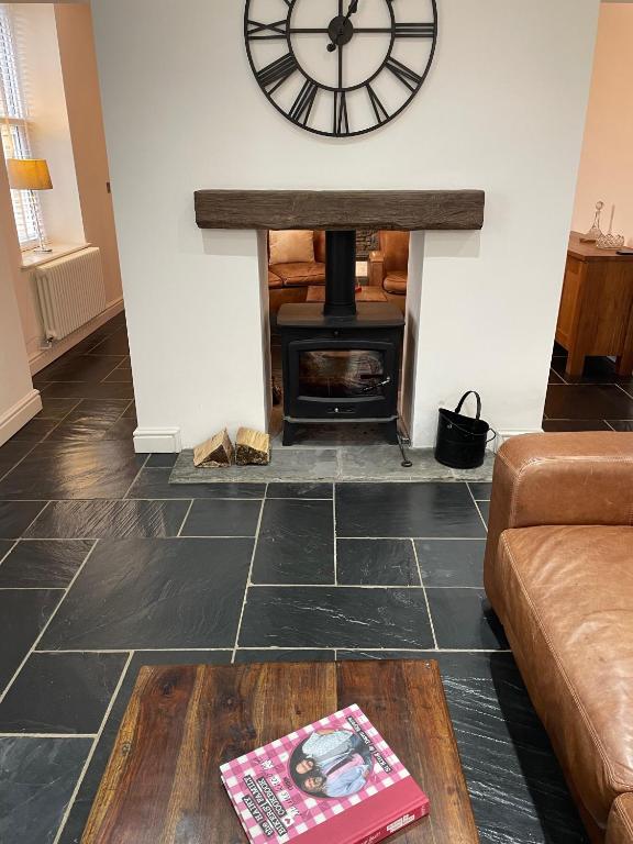 The House on the Common, Coity (updated prices 2025)