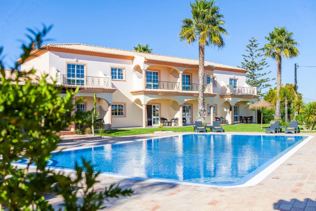 Atalaia Sol Aparthotel - tennis & heated pool in winter, Lagos (updated ...