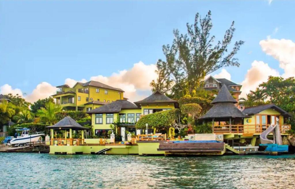 Villa Balnéaire De Luxe Avec Personnel Complet - Ocho Rios