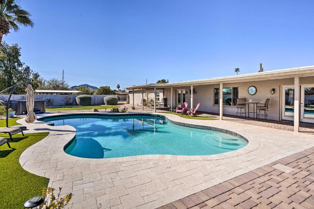 Pool and Outdoor Lounge Scottsdale Family Home, Scottsdale (updated ...