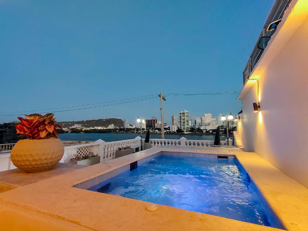 Espectacular Casa Con Jacuzzi Grande Y Terraza En El Centro - Cartagena, Colombia