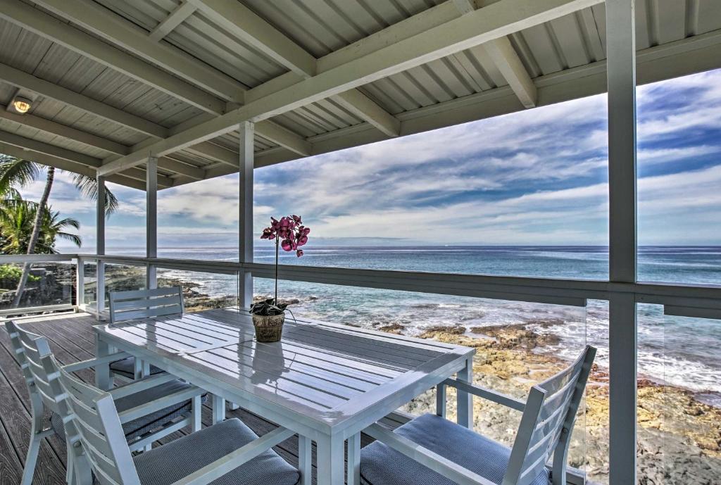 Oceanfront Kona Home with Beach Access and Views!, Kailua-Kona (updated ...