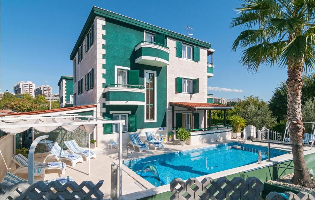 Nice Home In Split With 7 Bedrooms, Wifi And Outdoor Swimming Pool ...