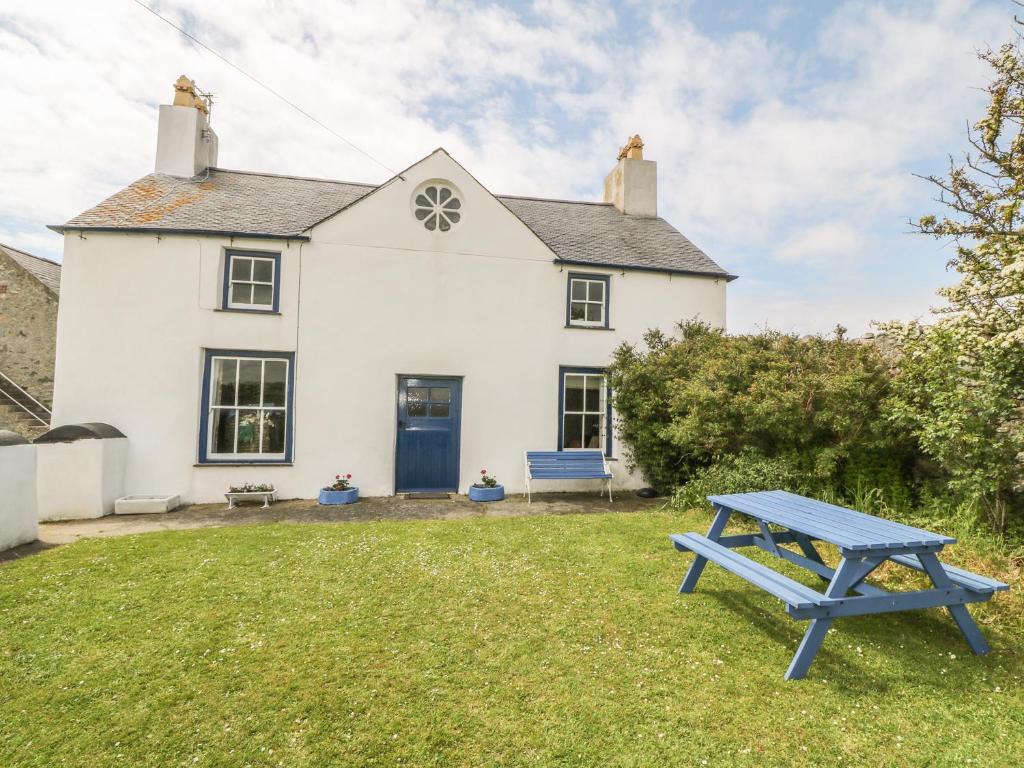 Ty Fferm Bodlasan, Llanfachraeth (updated prices 2026)