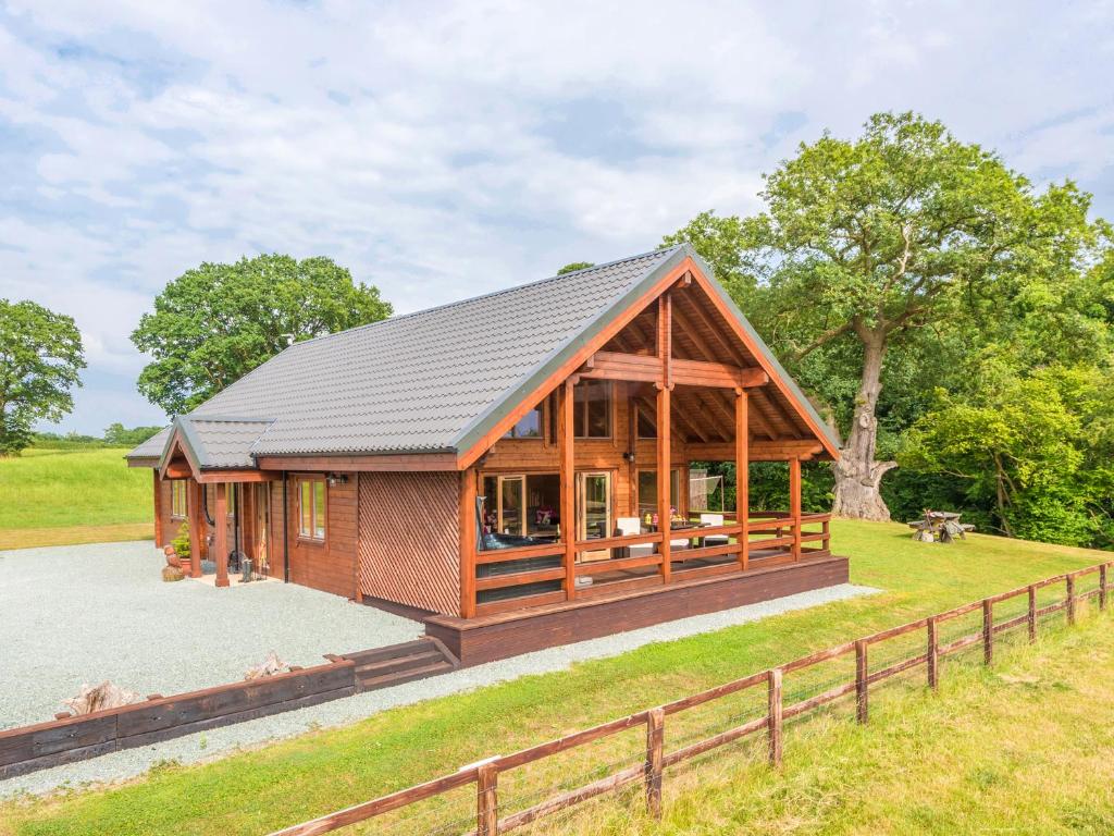Hampton Lodge, Penley (updated prices 2025)