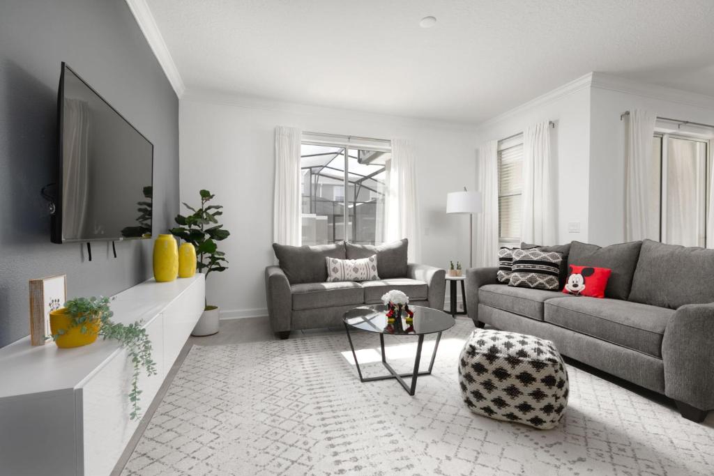 Chic townhouse with private pool near Disney, Kissimmee (updated prices ...