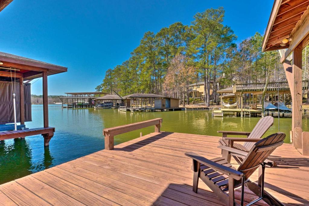 Lake Livingston Retreat with Boat Dock and Slip!, Coldspring (prezzi ...