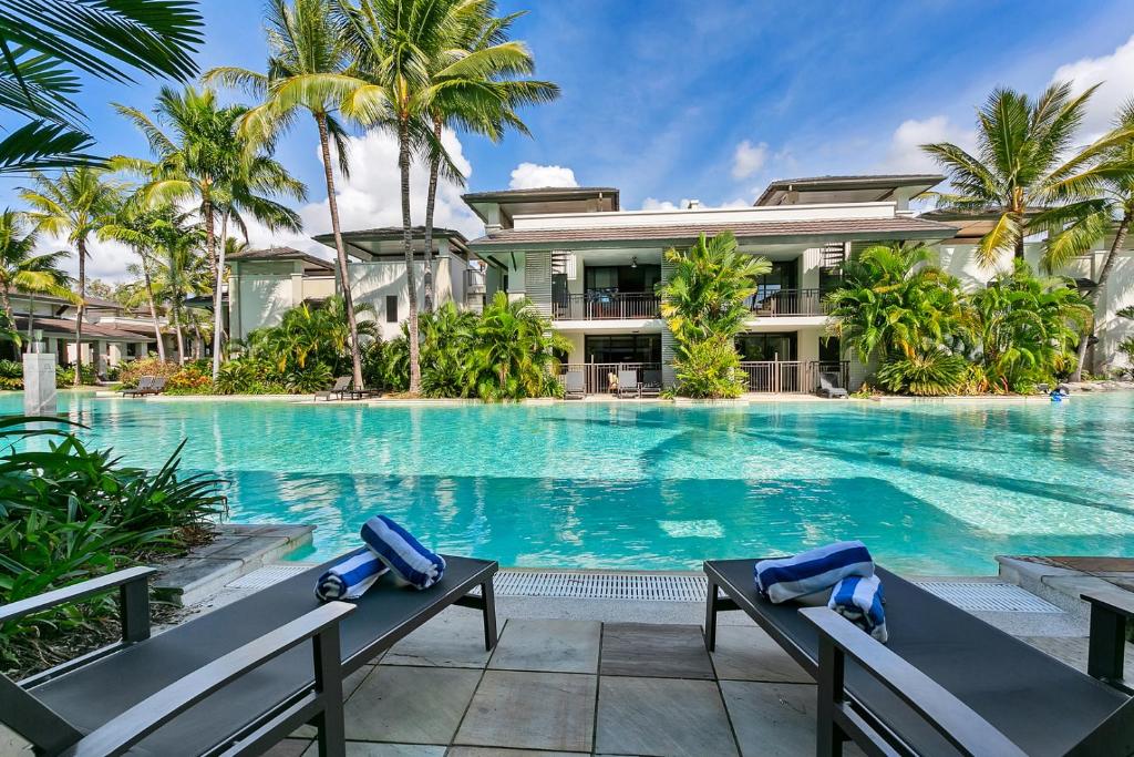 Poolside Bliss A Modern Resort Sanctuary - Port Douglas