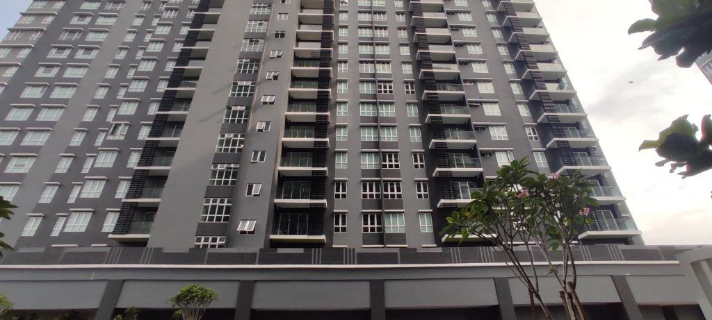 Bukit Rimau Instagrammable 2 Bedroom Apartment With Pool View up to 5 ...
