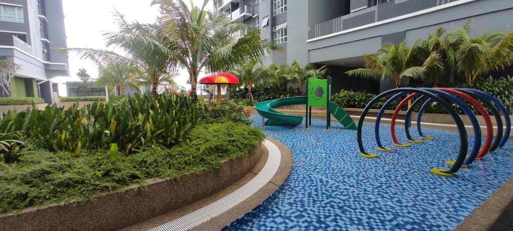 Bukit Rimau Instagrammable 2 Bedroom Apartment With Pool View up to 5 ...