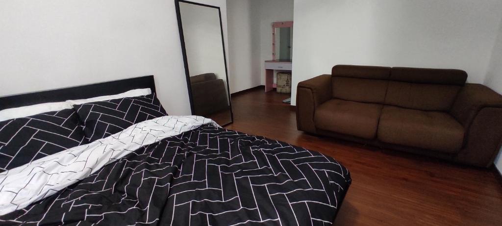 Bukit Rimau Instagrammable 2 Bedroom Apartment With Pool View up to 5 ...