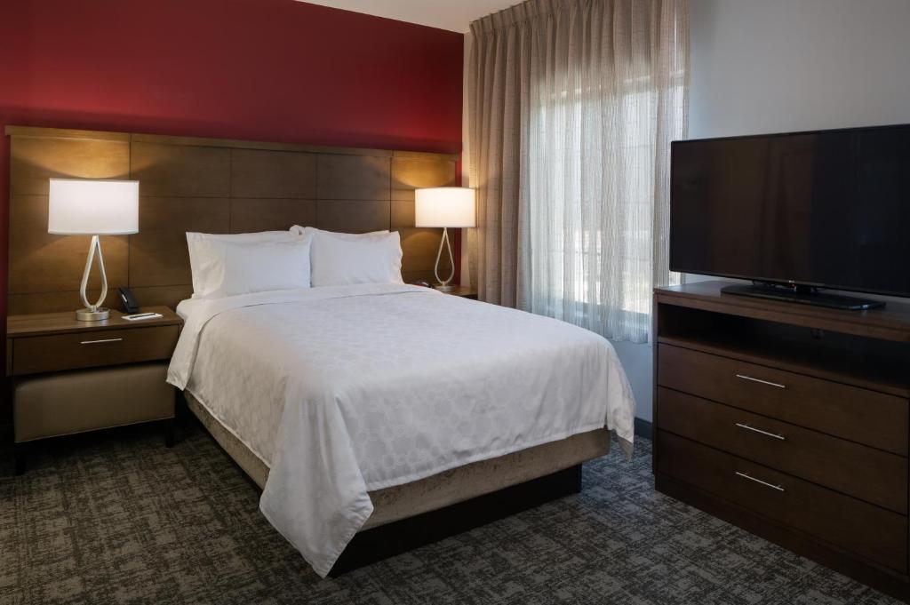 Staybridge Suites - Phoenix – Biltmore Area by IHG, Phoenix (updated ...